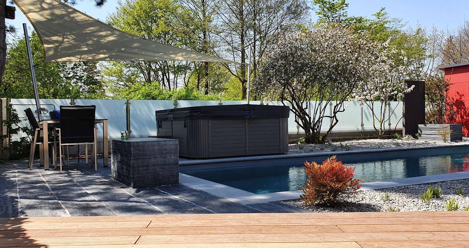 Wellness-Oase mit Naturpool und Sauna, Darmstadt - Baumann Gärten